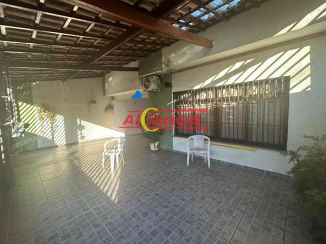 casa térrea com 03 dormitórios