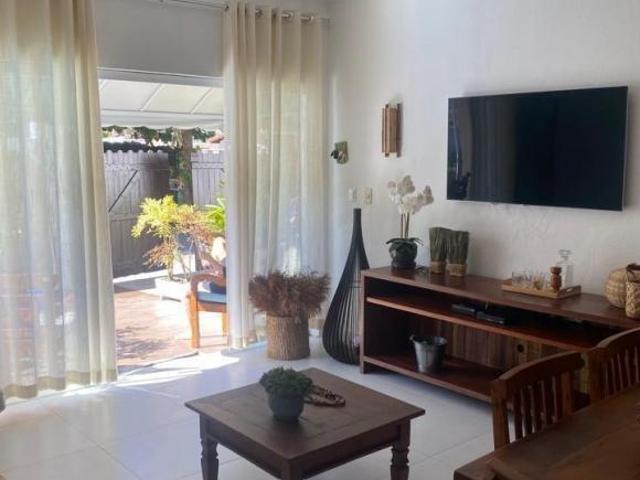 Casa térrea com 03 dormitórios