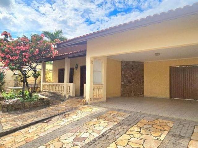 Casa térrea com 03 dormitórios em Valinhos SP