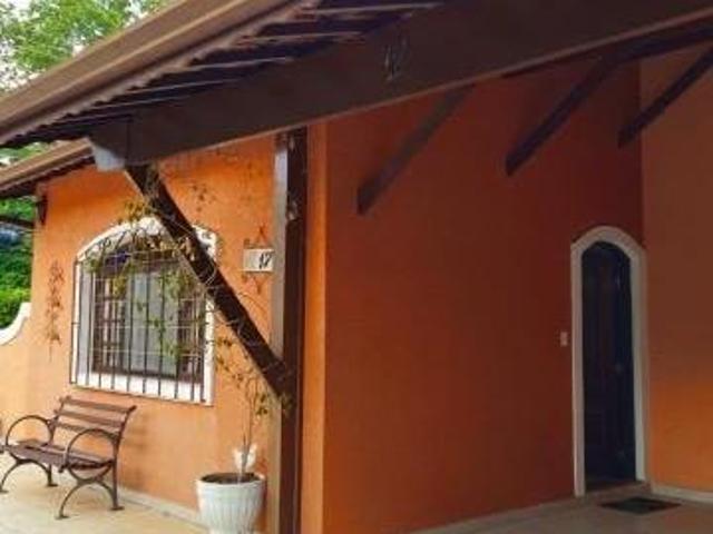 Casa térrea com 03 dormitórios na Vila Giglio em Atibaia