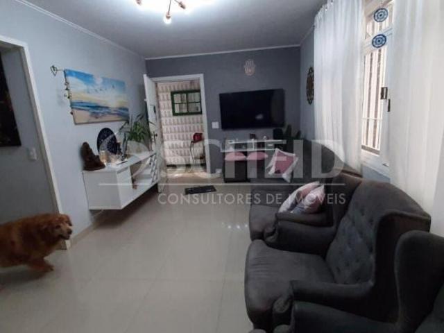 Casa térrea com 03 dormitórios, sendo 01 suíte e 02 vagas