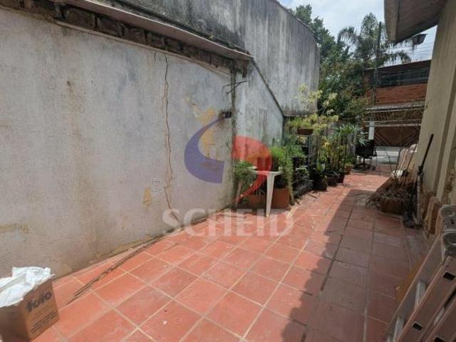 Casa térrea com 03 dormitórios, sendo 02 suítes e 04 vagas
