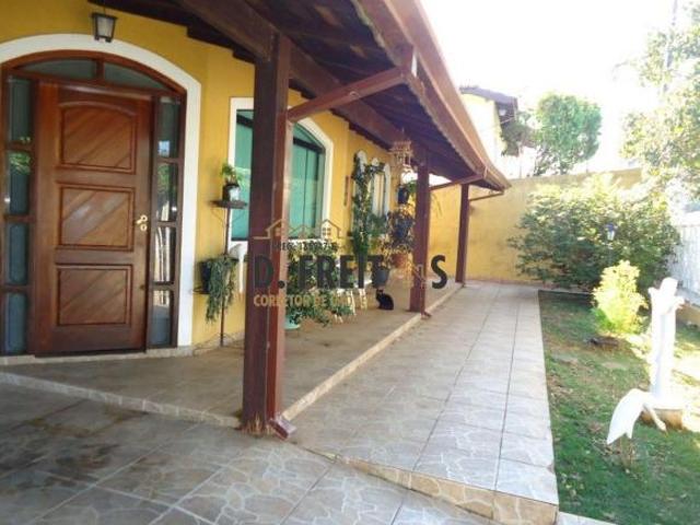Casa térrea com 03 dorms. + dependência / Bosque das Arapongas / Serra Negra SP