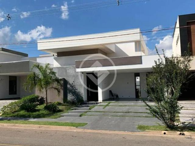 Casa térrea com 03 suítes á venda no Condomínio Florais da Mata