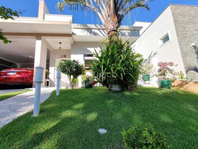 Casa Térrea com 03 suítes em condomínio em Valinhos