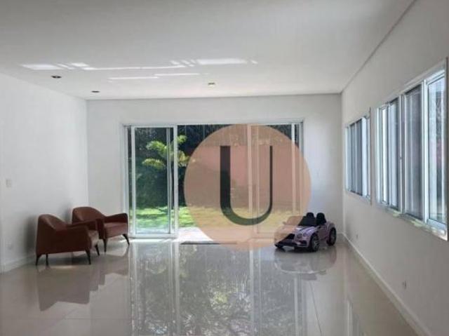 Casa Térrea com 03 suítes em condomínio fechado!