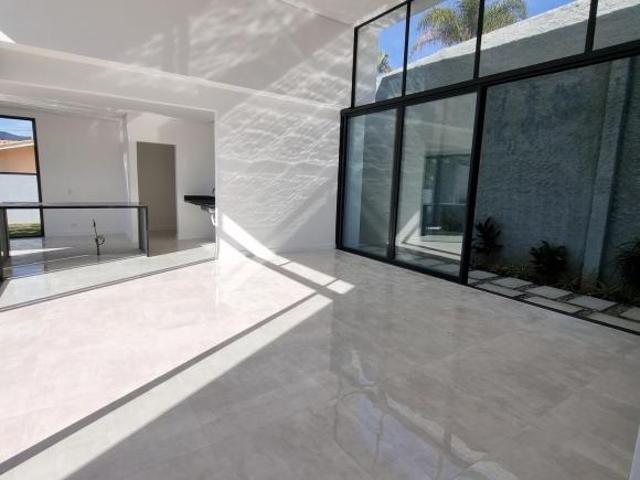 CASA TÉRREA COM 03 SUÍTES + ESCRITÓRIO