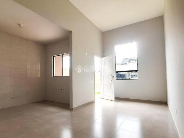 Casa térrea com 03 quartos no bairro São Gabriel