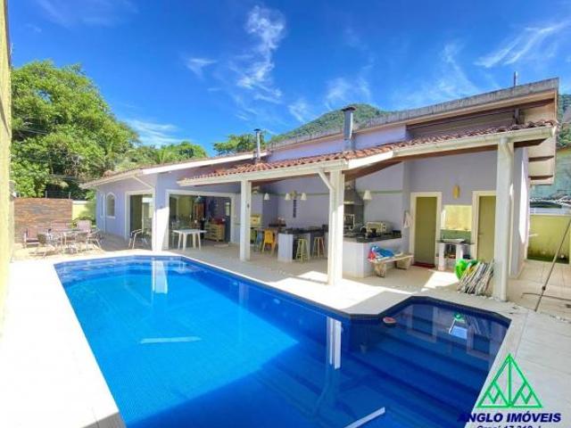 Casa Térrea com 03 quartos, praia do Lázaro, Ubatuba SP
