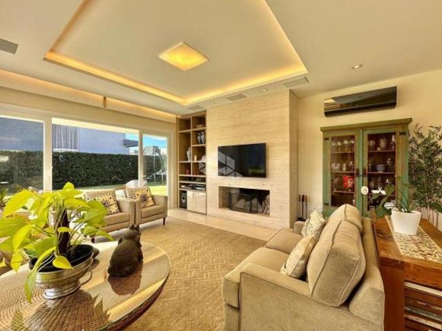 Casa térrea com 04 suítes no Condominio Dubai em Capão