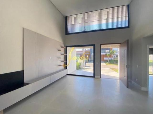 Casa térrea com 04 suítes, 155m² de área construída com mobília fixa