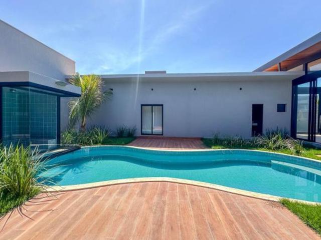 Casa térrea com 04 suítes, 550m² à venda no Portal do Sol Green Goiânia GO