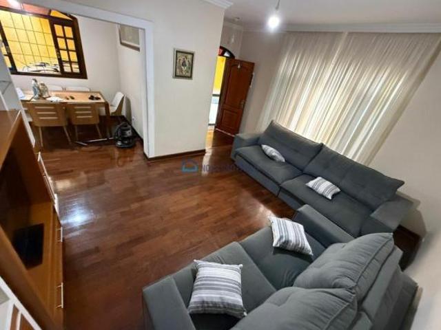 Casa térrea com 05 quartos na região do Jardim Miriam