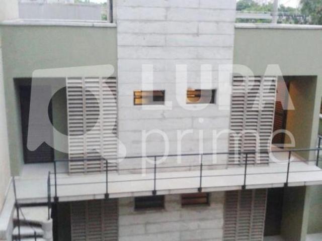 Casa térrea com 10 suítes à venda no Campo Belo!