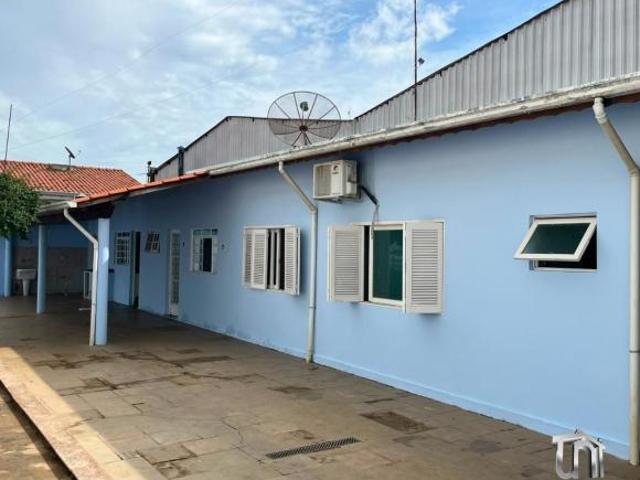 Casa térrea com 10 vagas de garagem 3 quartos no Parque Brasil, Bragança Paulista SP: Excelente op