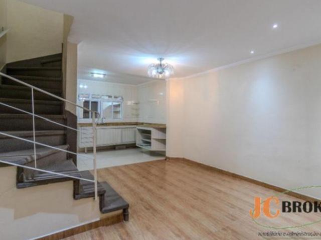 Casa térrea com 120m²de área útil, 2 dormitórios, 1 vaga