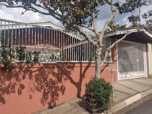Casa térrea com 158 m2, com 3 dormitórios, 1 suíte, Vila Massoni, Atibaia SP