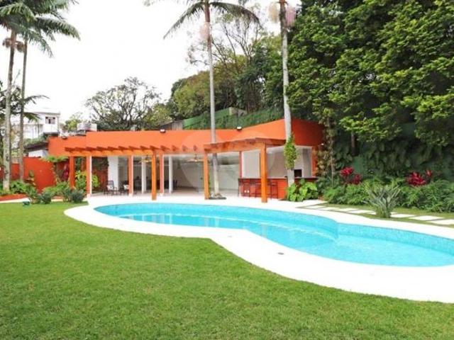 Casa Térrea com 1683m para VENDA e LOCAÇÃO no ALTO DE PINHEIROS