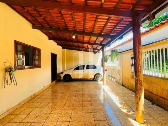 Casa térrea com 172 m², 4 quartos e 2 salas no Residencial Aruanã III