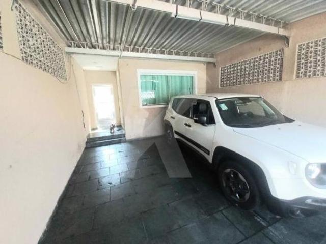 Casa térrea com 189m2, 3 dormitórios, 1 suíte, quintal, churrasqueira, 2 vagas, 3 wc, no Horto