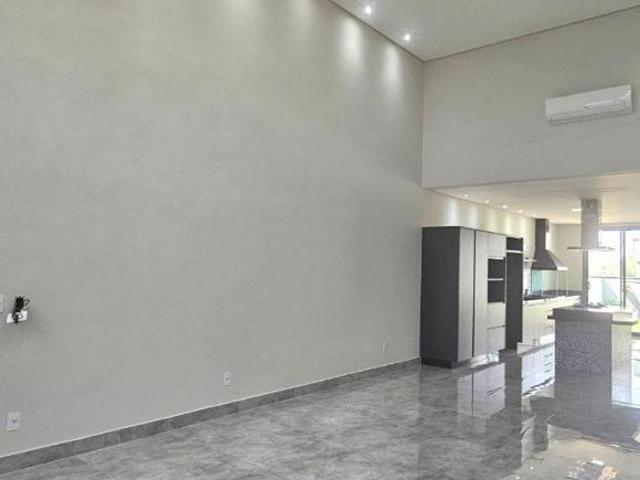 Casa terrea com 191 m² em Condomíniuo em Valinhos SP