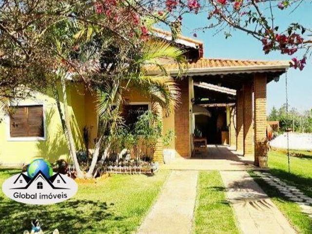 Casa Térrea com 1,350 mts de área Piscina e Edicula
