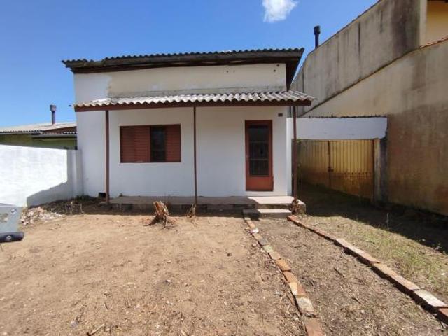 CASA TERREA COM 1 DORMITÓRIO, BAIRRO GUARUJA