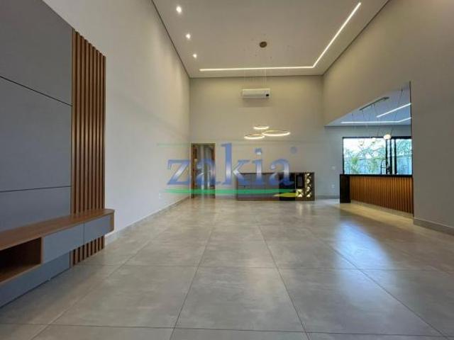 Casa térrea com 200m² construídos, 3 dorms,1 suíte c/ closet | Recanto das Águas