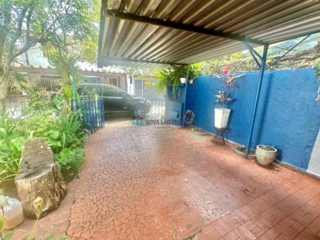 Casa Térrea com 220m² de terreno, 3 quartos, 3 vagas, entrada lateral
