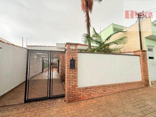 Casa Térrea com 240 m². 5 vagas. Churrasqueira. Quintal