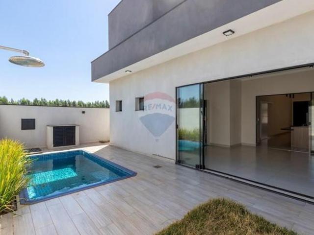Casa térrea com 250m², 3 suítes, área gourmet e piscina aquecida Residencial Quinta da Mata I