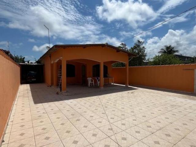 Casa Térrea com 260 metros de terreno e Perto da Praia