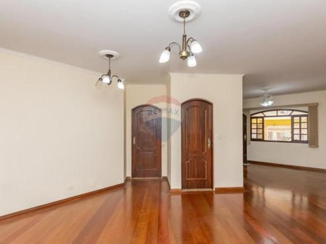 Casa térrea com 279m² na Vila Formosa com 3 suítes, 2 vagas, área gourmet e salão no piso superior!