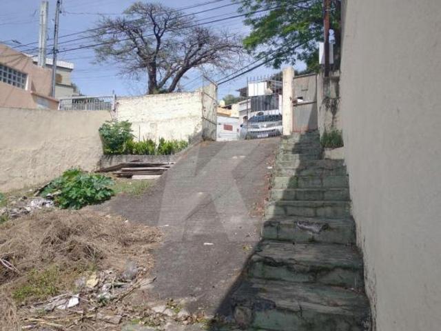 Casa térrea com 2 dormitorios,2 banheiros com 262 m²