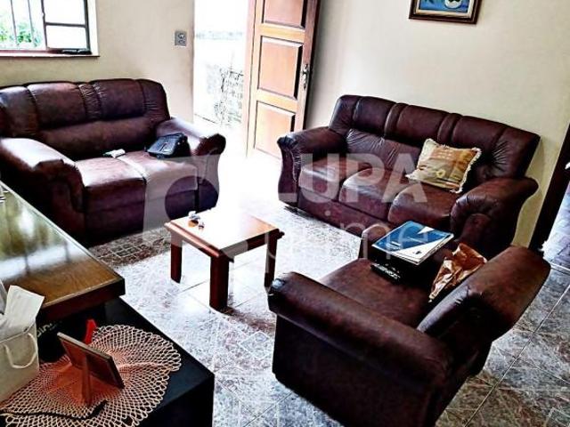 Casa térrea com 2 dormitórios à venda na Vila Nina!