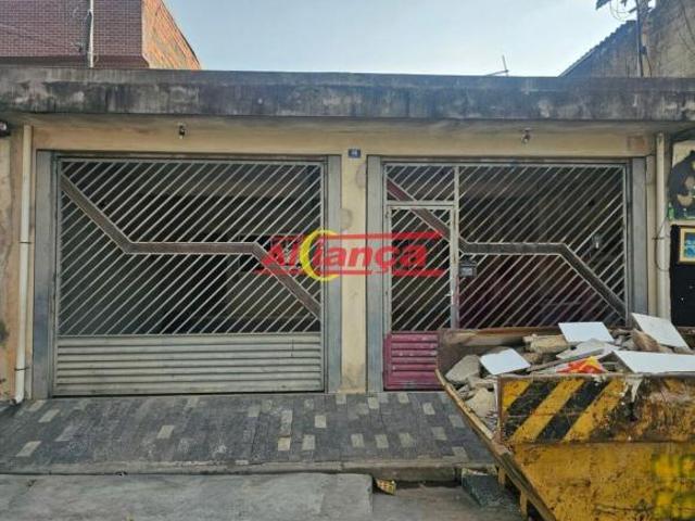 Casa Térrea com 2 Dormitórios e Ampla Garagem