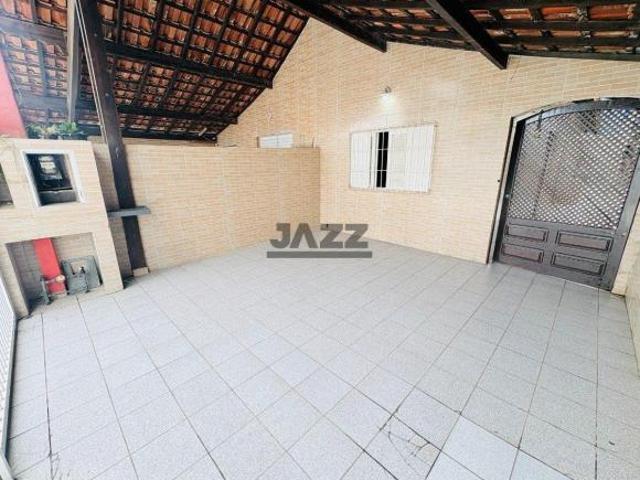 Casa Térrea com 2 Dormitórios e Churrasqueira na Ocian Excelente Localização