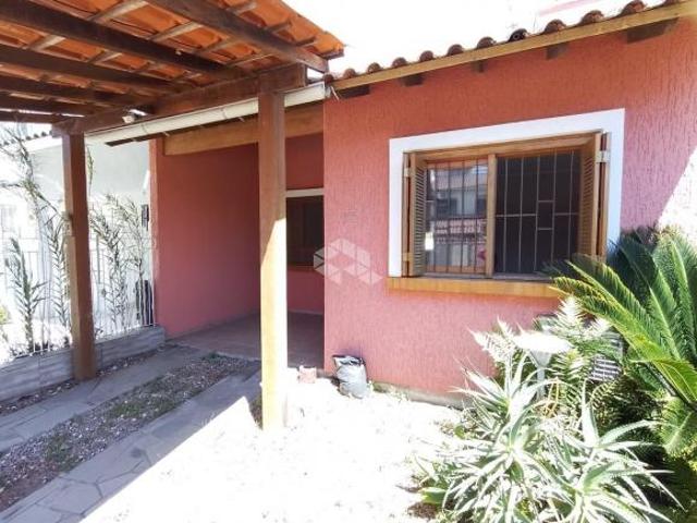 Casa térrea com 2 dormitórios e piscina no bairro Hípica em Porto Alegre