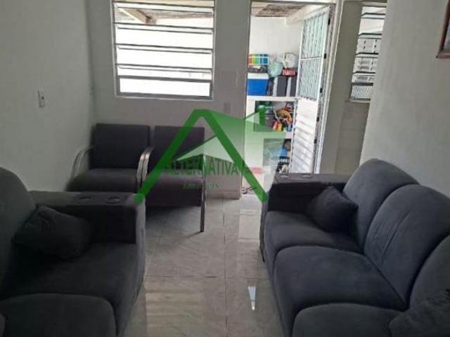 Casa Térrea com 2 Dormitórios em Excelente Localização Próxima à Rua Visconde de Inhaúma!