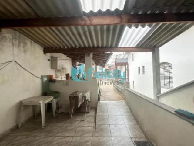 Casa térrea com 2 dorms, 1 suíte, 2 vagas, 90m2 no Jardim Mangalot