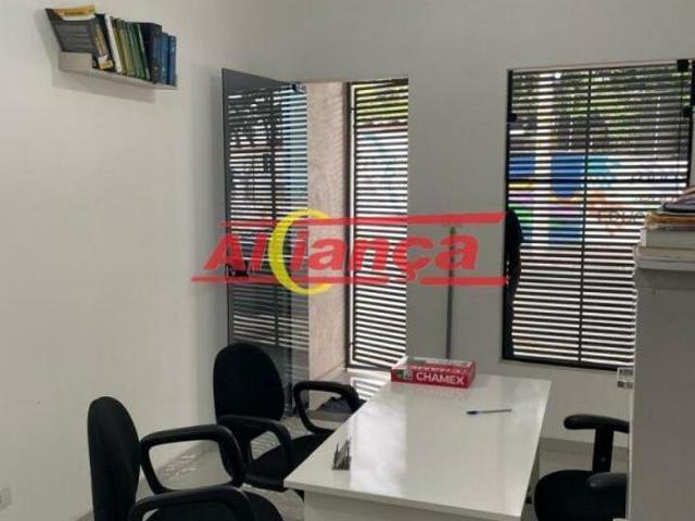 CASA TÉRREA COM 2 DORMS. COM 5 VAGAS DE GARAGEM E UM SALÃO NO JD.SÃO JOÃO