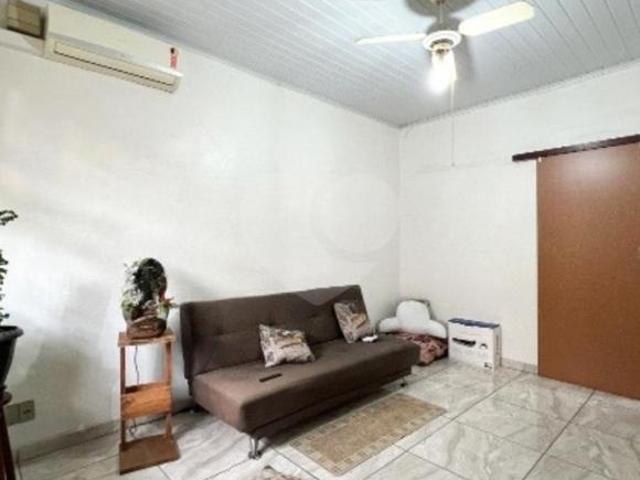 Casa térrea com 2 quartos à venda em Passo da areia RS