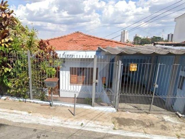 Casa térrea com 2 quartos amplos, sendo 2 suítes e 1 vaga de garagem na Vila Isolina Mazzei