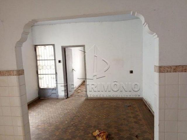 CASA TERREA COM 2 QUARTOS CENTRO