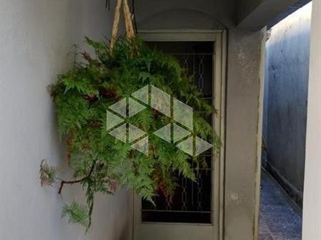 Casa térrea com 2 quartos e 1 vaga no Jardim Brasil