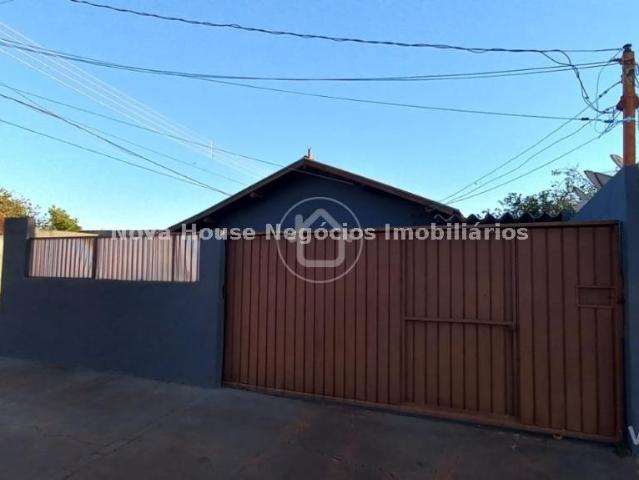 Casa Térrea com 2 Quartos para Alugar por R$ 1.200/mês