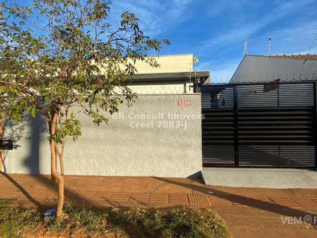 Casa Térrea com 2 Quartos para Alugar por R$ 1.200/mês