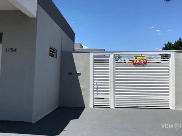 Casa Térrea com 2 Quartos para Alugar por R$ 1.300/mês