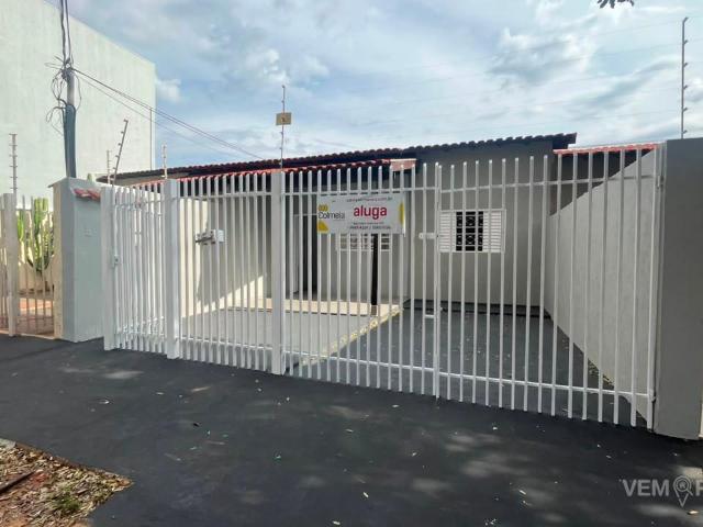 Casa Térrea com 2 Quartos para Alugar por R$ 1.500/mês