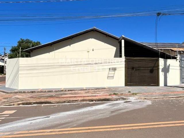 Casa Térrea com 2 Quartos para Alugar por R$ 1.600/mês